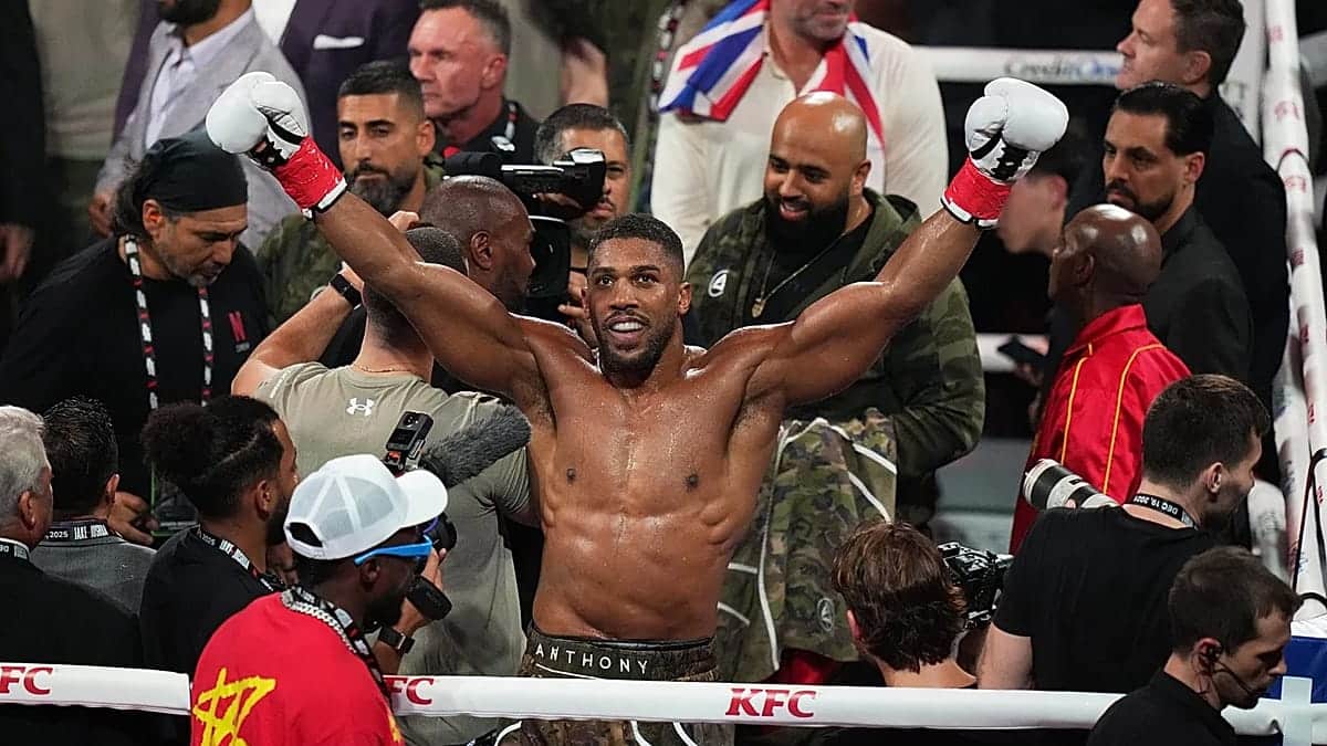 Britischer Boxer Anthony Joshua bleibt in Nigeria zur Genesung nach ...